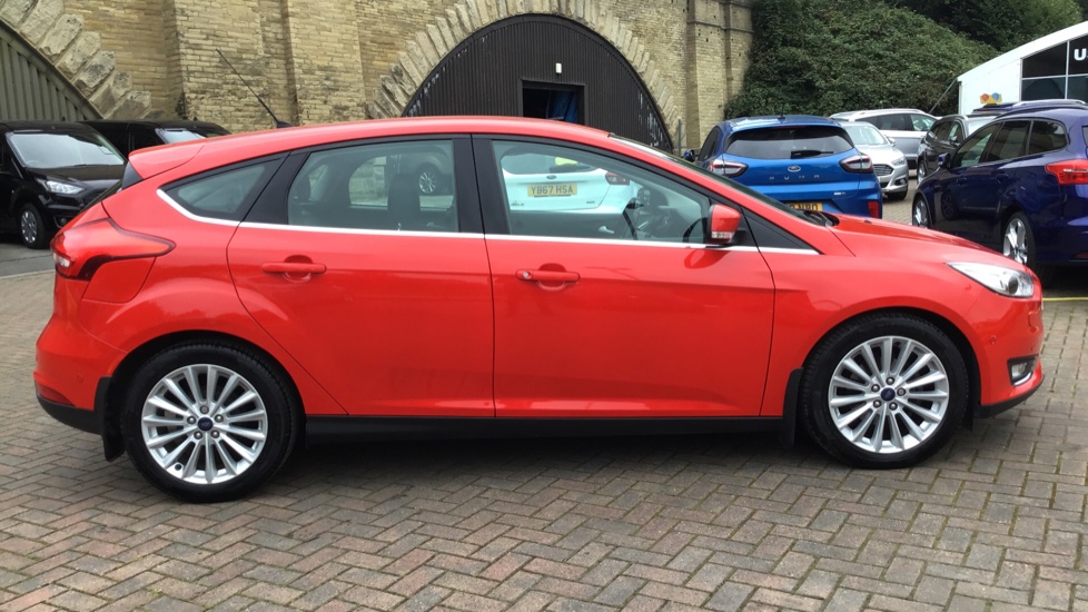 Ford FOCUS 2015 - Race Red | £8,000 | Bradford | TrustFord