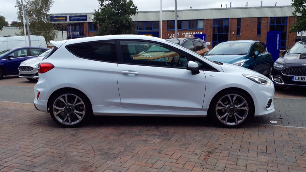 Ford FIESTA 2018 - Frozen White | £12,950 | Epsom | TrustFord