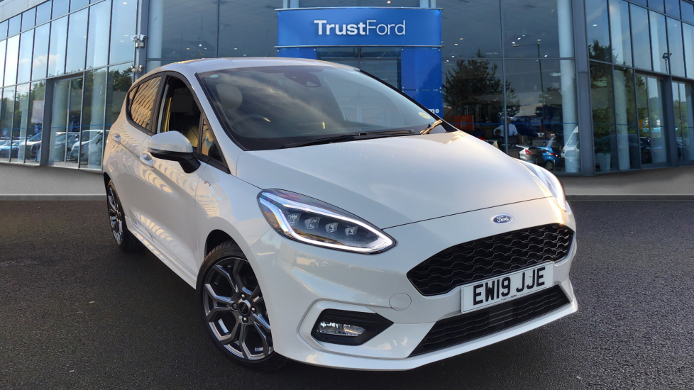 Ford FIESTA 2019 - Metropolis White | £15,490 | Huddersfield | TrustFord