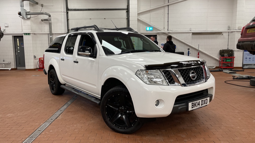Nissan Navara White Manual Auction | DealerPX