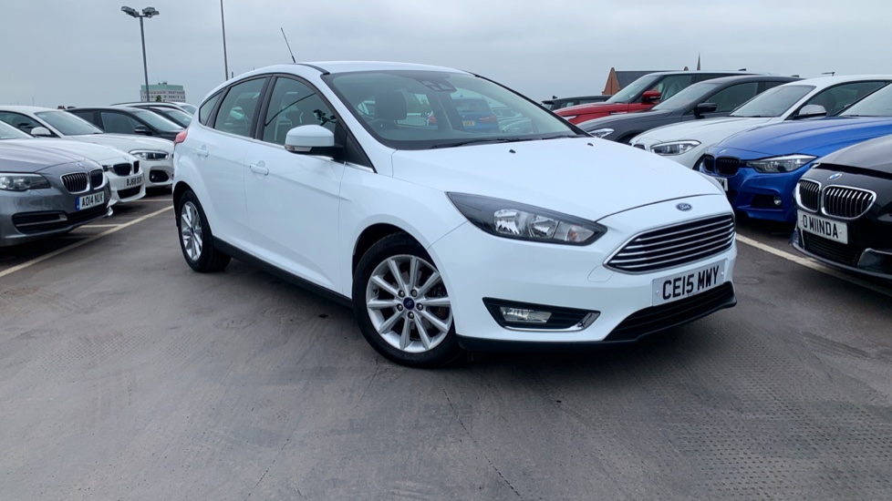 Ford Focus White Manual Auction | DealerPX