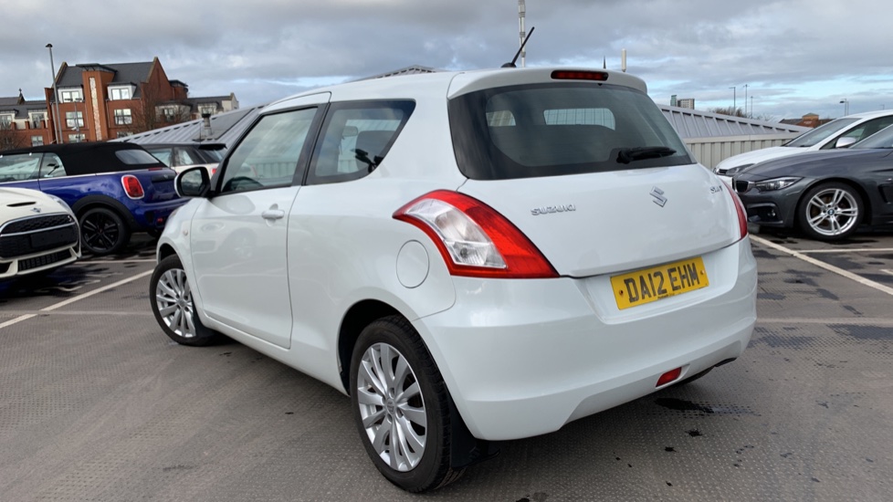 Suzuki Swift Pearl White Metallic Manual Auction | DealerPX