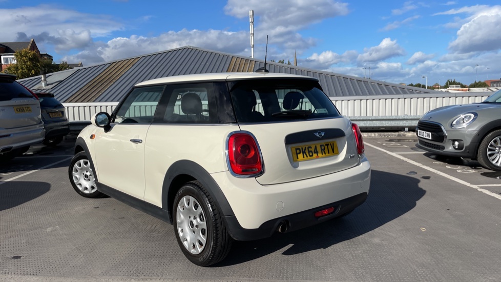 Mini Hatch White Manual Auction | DealerPX