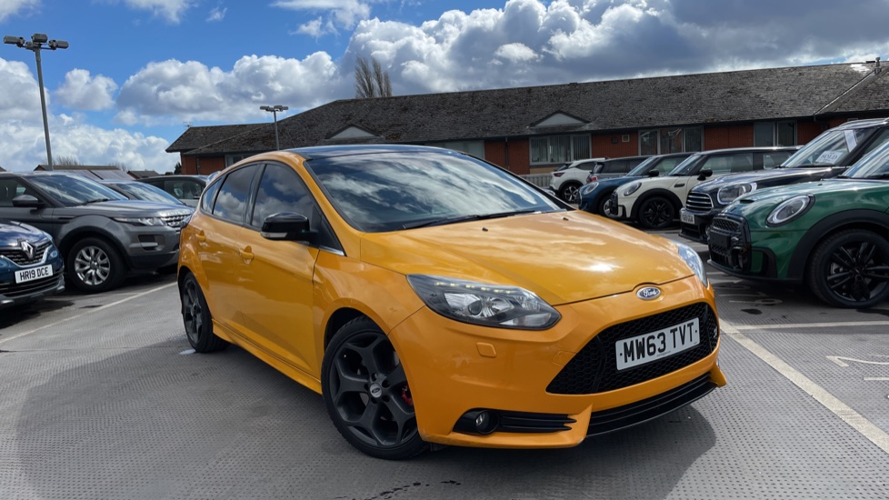 Ford Focus Orange Manual Auction | DealerPX