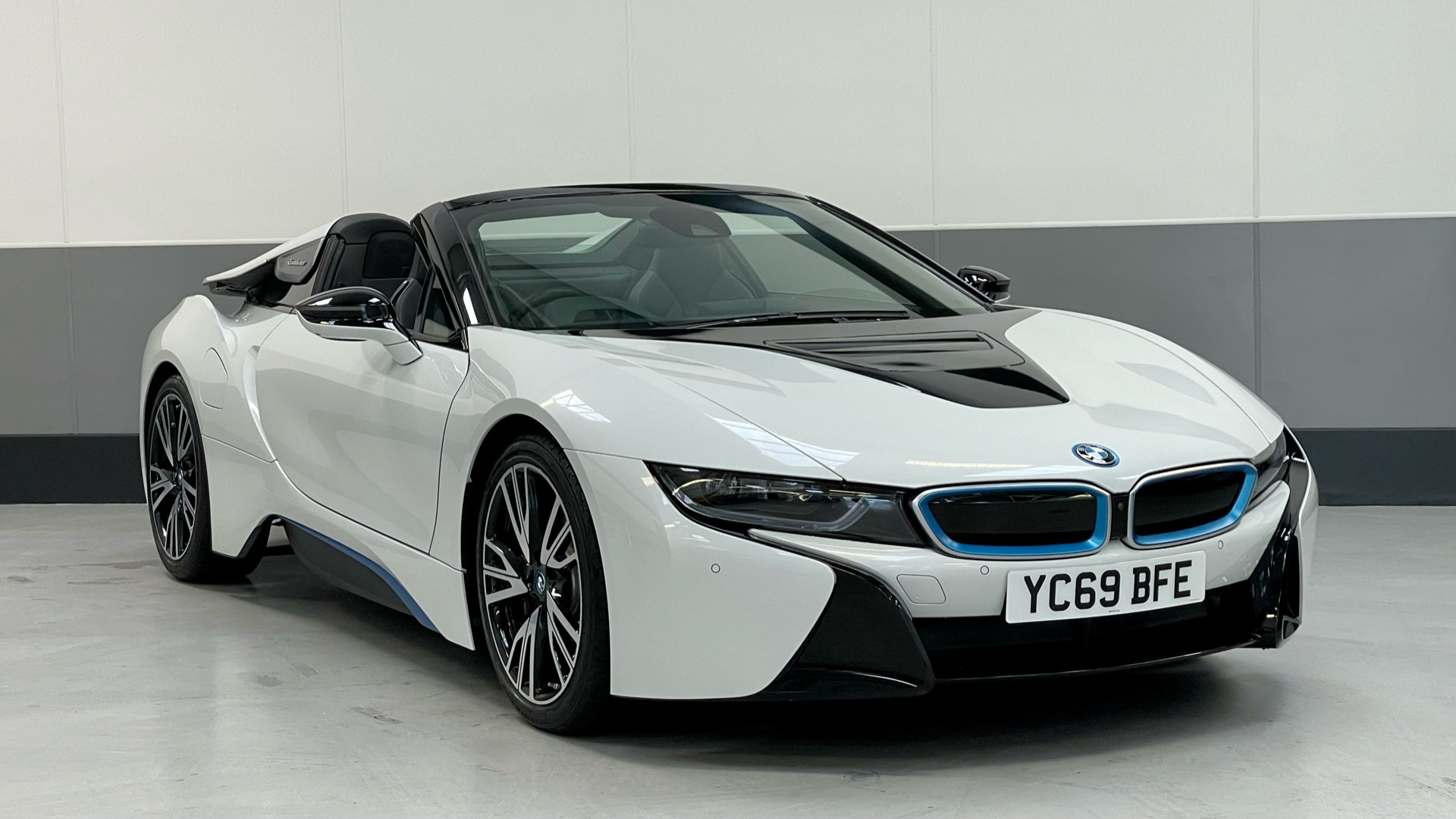 2019 BMW i8 listed at £0