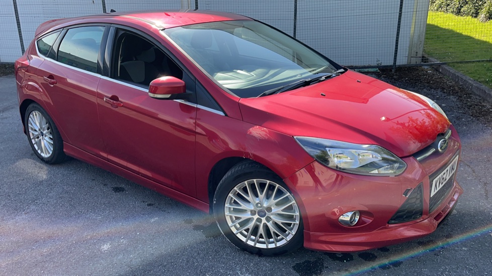 Ford Focus Red Manual Auction | DealerPX