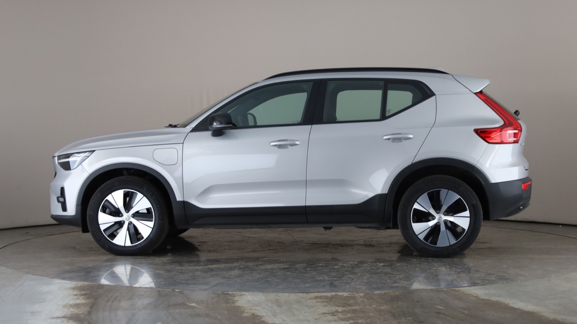 Volvo XC40 Estate 1.5 T4 Recharge PHEV Plus Dark 5dr Auto Lease ...