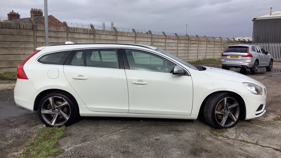 Volvo V60 White Manual Auction | DealerPX