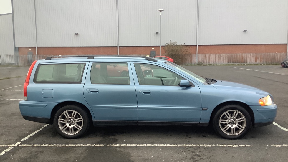 Volvo V70 Blue Manual Auction | DealerPX