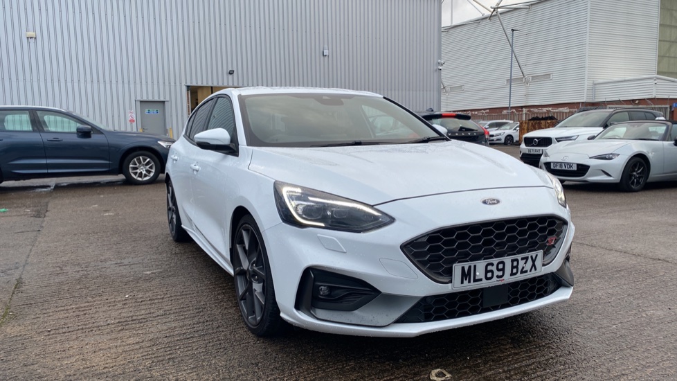 Ford Focus White Manual Auction | DealerPX