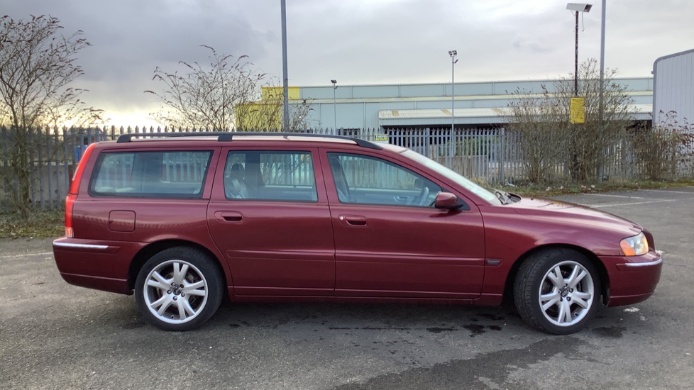 Volvo V70 Red Automatic Auction | DealerPX