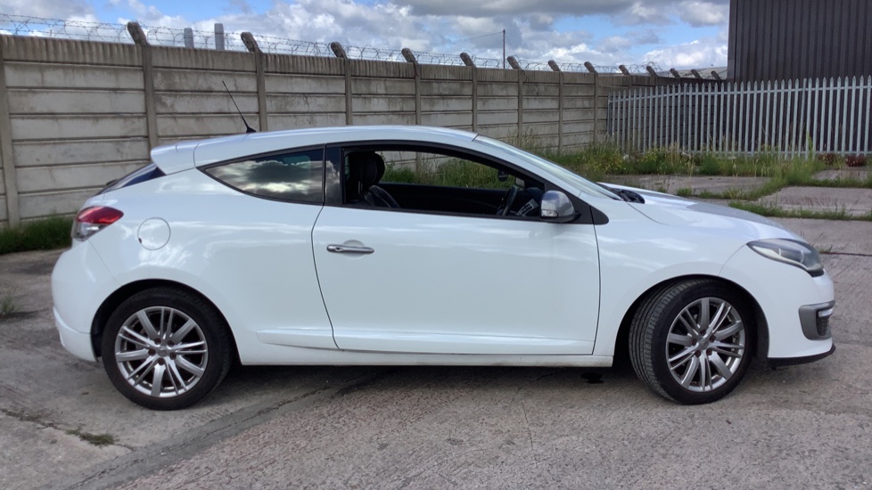 Renault Megane White Manual Auction | DealerPX
