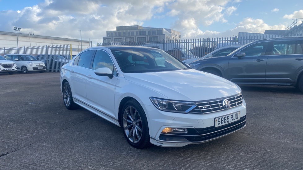 Volkswagen Passat White Automatic Auction | DealerPX