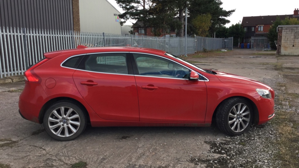 Volvo V40 Red Manual Auction | DealerPX