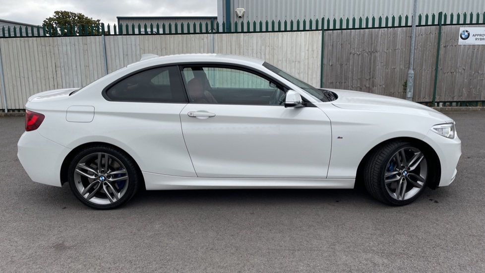 BMW 2 Series White Manual Auction | DealerPX
