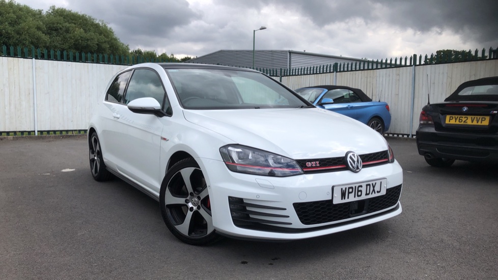 Volkswagen Golf White Automatic Auction | DealerPX