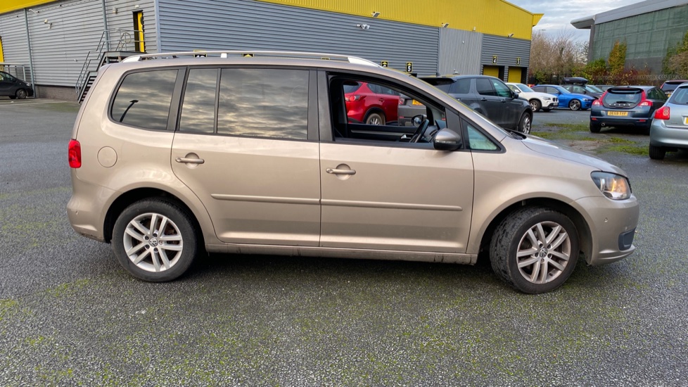 Volkswagen Touran Beige Automatic Auction | DealerPX