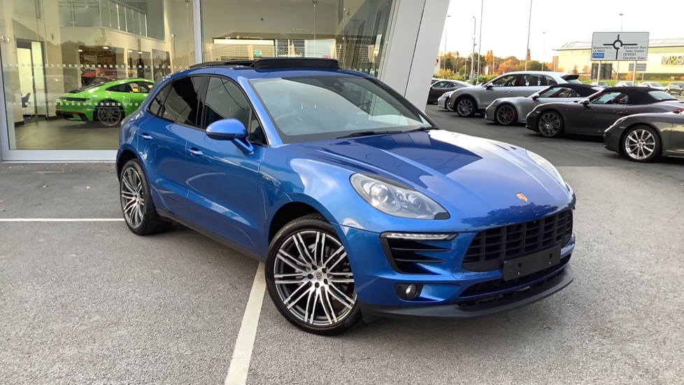Porsche Macan Sapphire Blue Auction | DealerPX