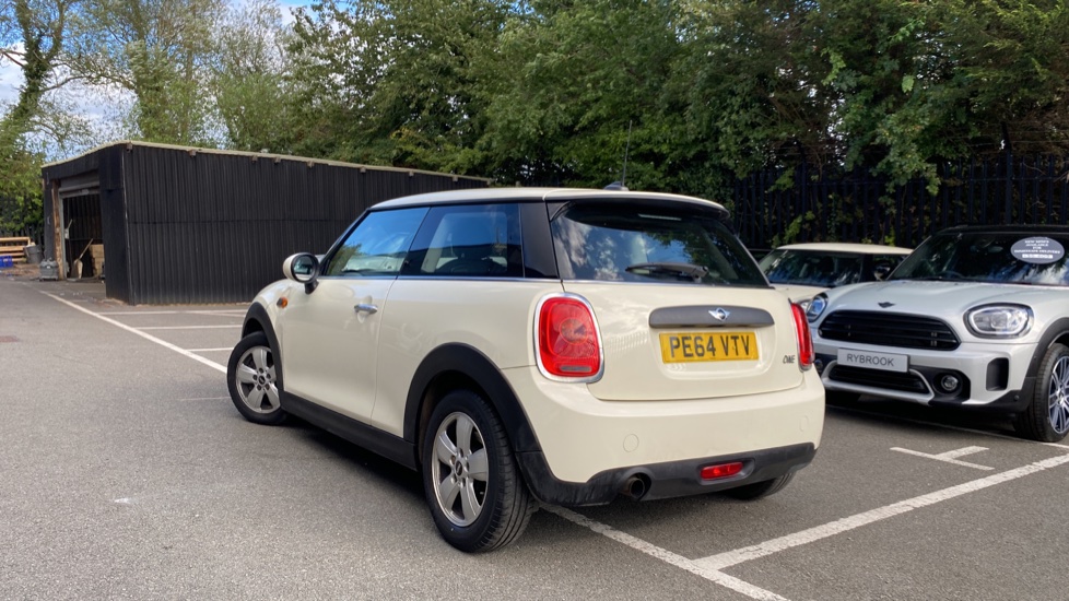Mini Hatch White Manual Auction | DealerPX