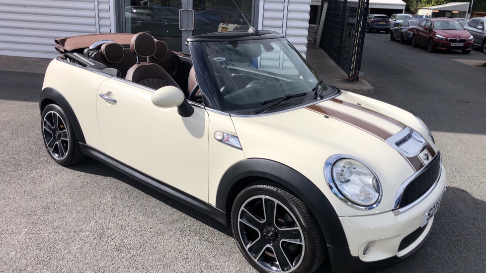 Mini Convertible White Manual Auction | DealerPX