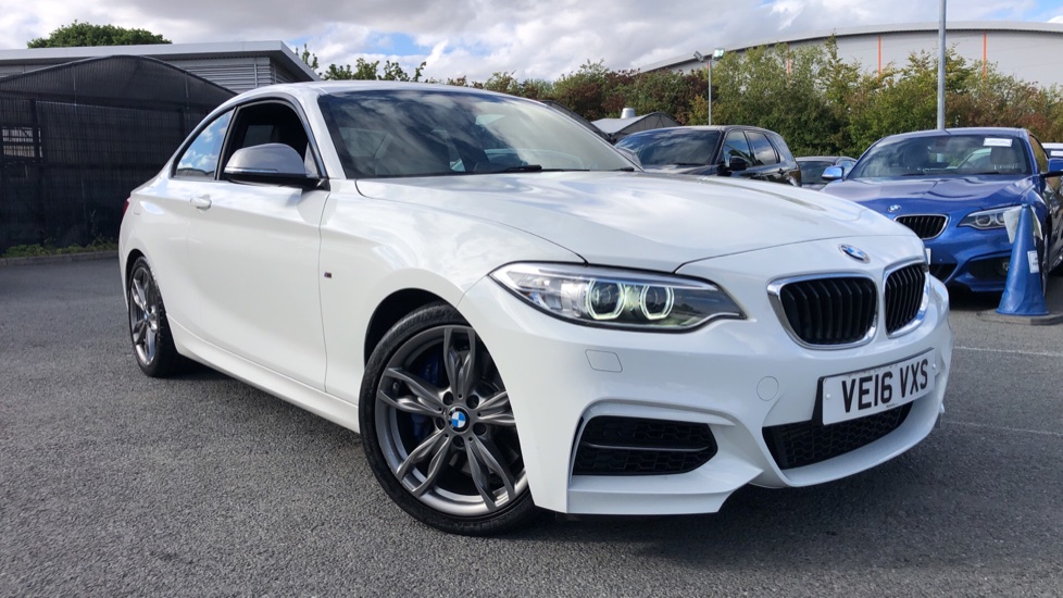 BMW 2 Series White Manual Auction | DealerPX