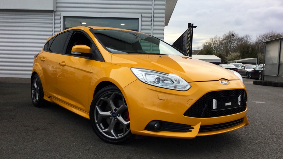Ford Focus Yellow Manual Auction | DealerPX