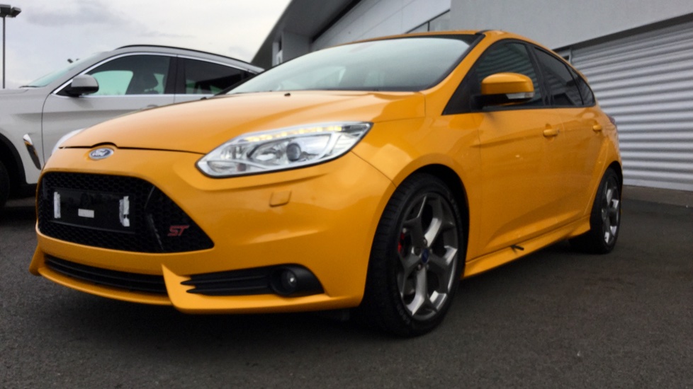 Ford Focus Yellow Manual Auction | DealerPX
