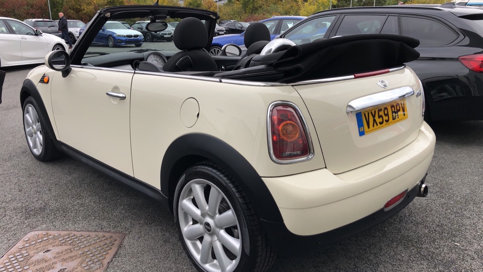 Mini Convertible White Manual Auction | DealerPX