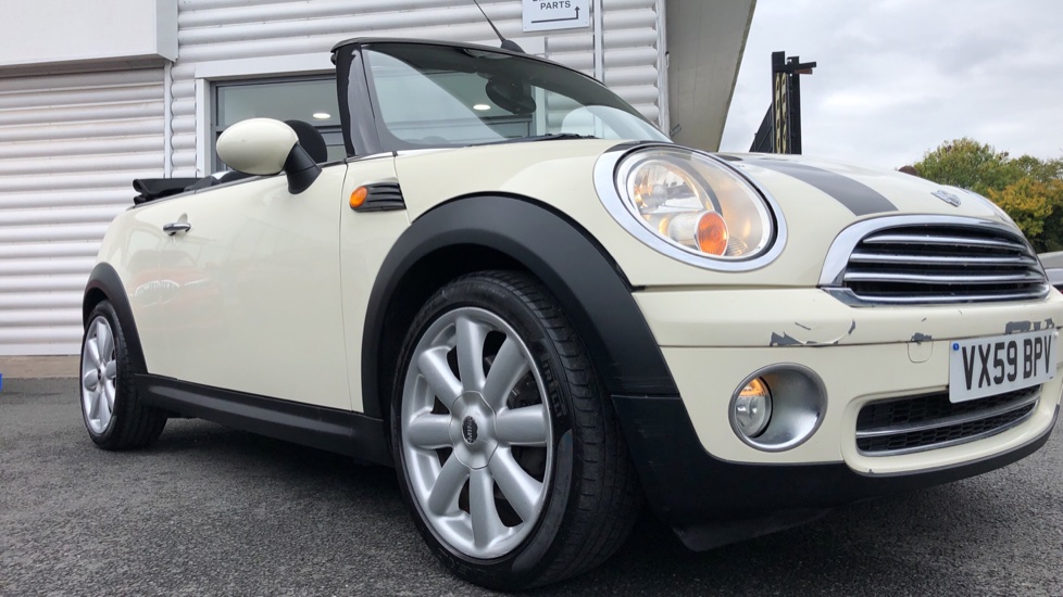 Mini Convertible White Manual Auction | DealerPX
