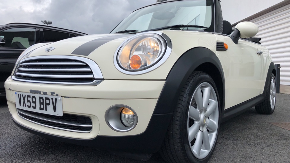 Mini Convertible White Manual Auction | DealerPX