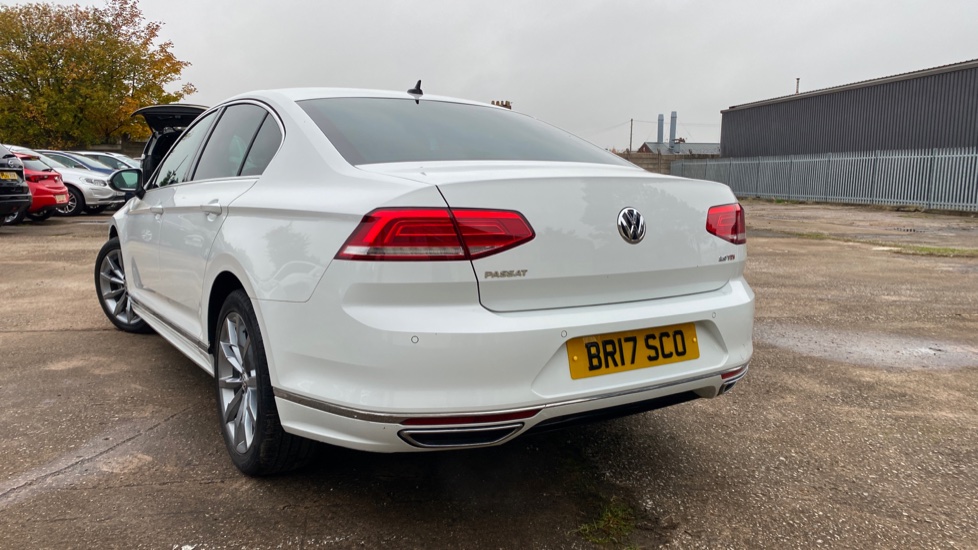Volkswagen Passat White Automatic Auction | DealerPX