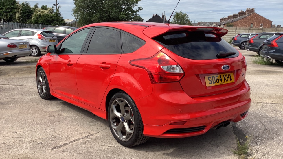 Ford Focus Red Manual Auction | DealerPX