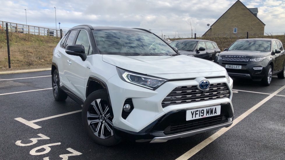 Toyota RAV-4 White/black Automatic Auction | DealerPX