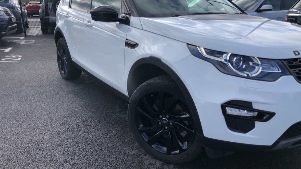 Land Rover Discovery Sport White Automatic Auction | DealerPX