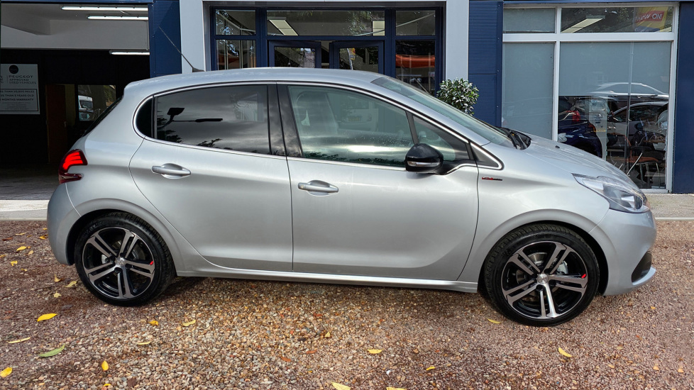 Used Peugeot 208 Hatchback 1.2 PureTech GPF GT Line (s/s) 5dr Manual ...