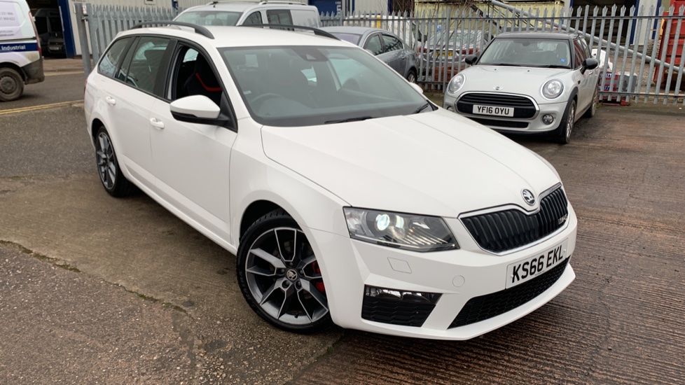 Skoda Octavia White Manual Auction | DealerPX